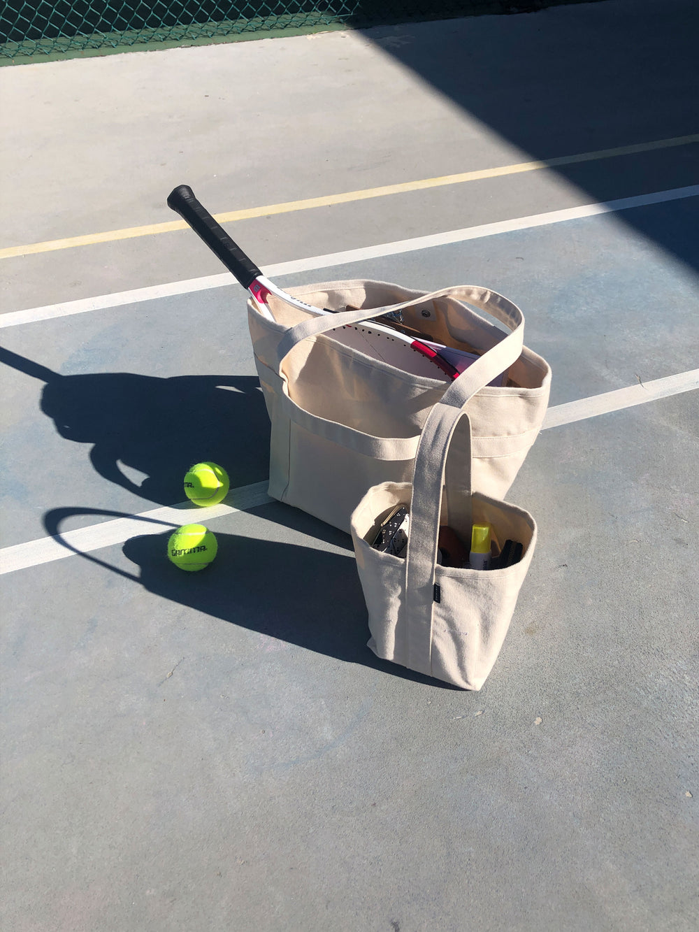 THE SMALL REVERSIBLE BUCKET CANVAS TOTE